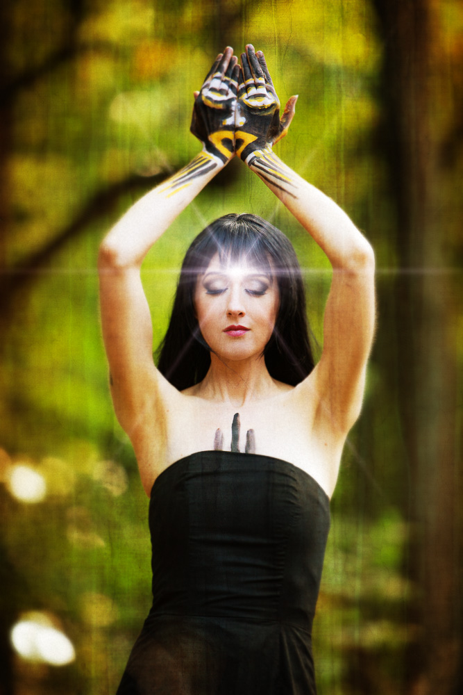 Laura Hollick | Black Gallery