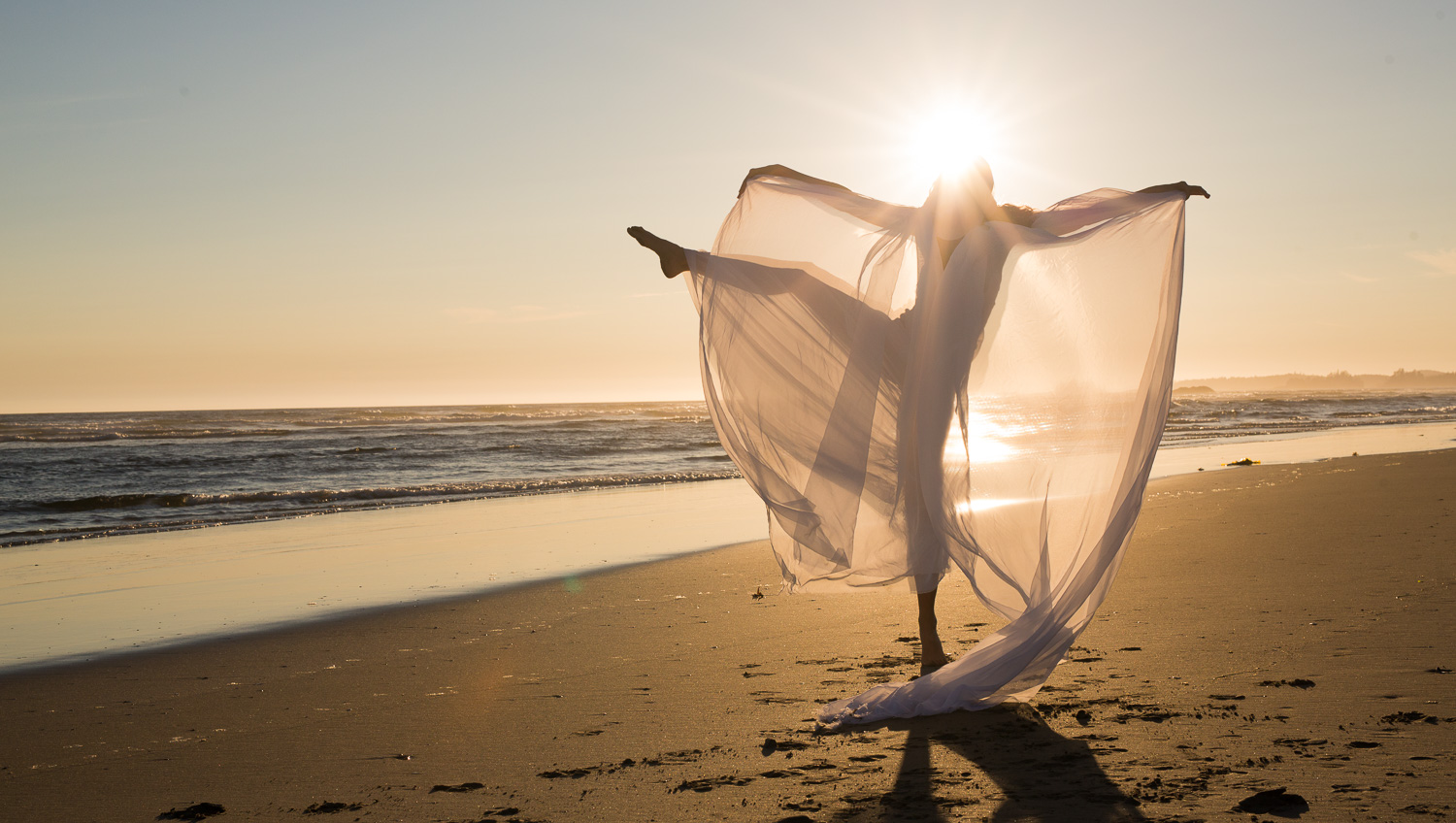 Laura Hollick | flowing dancing beach wide